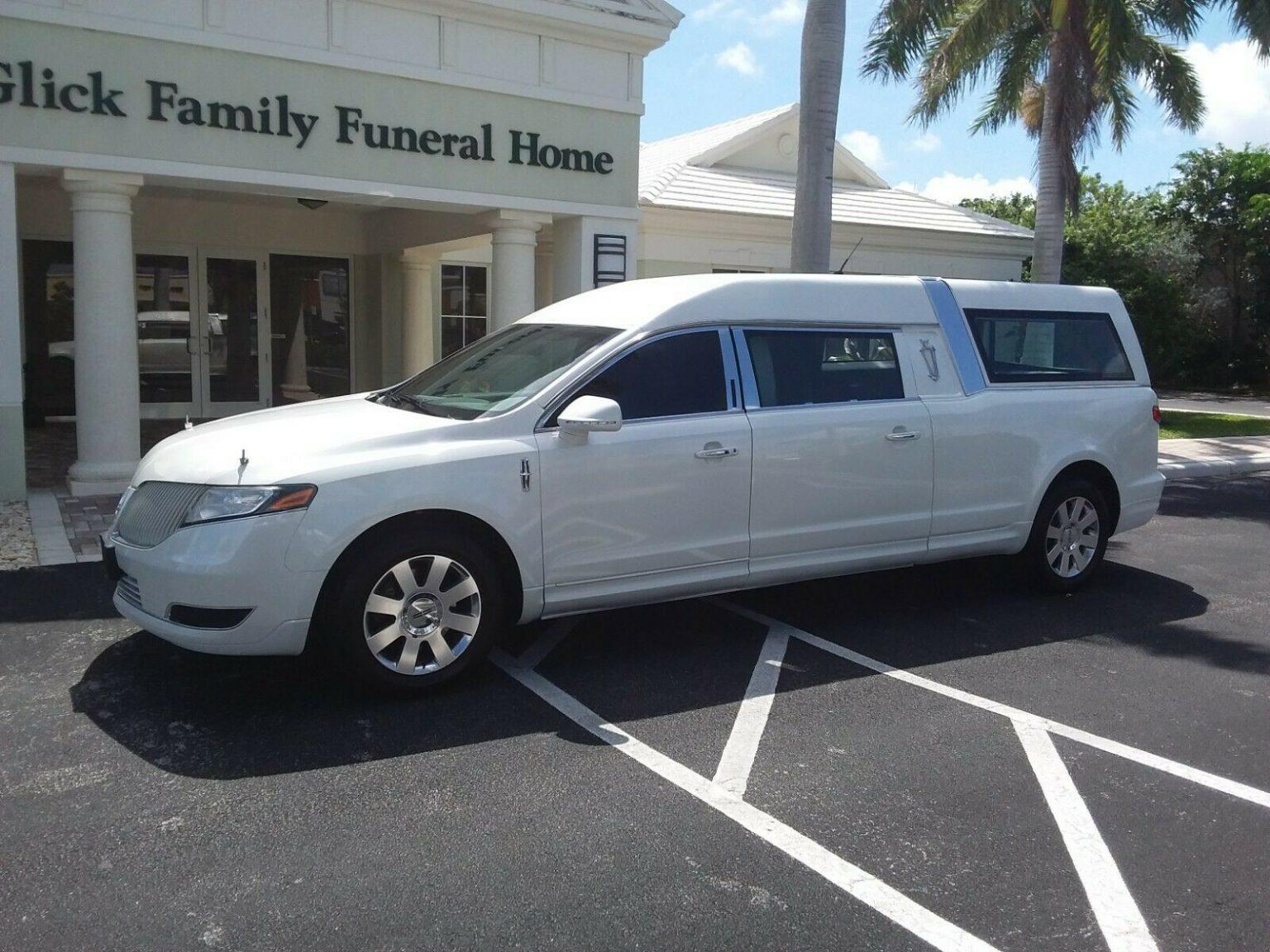 2013 Lincoln Hearse [serviced with no issues] for sale