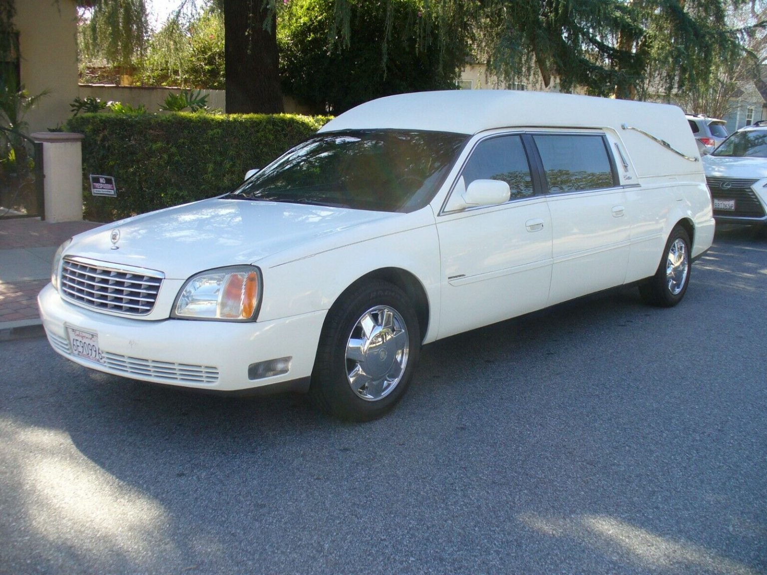 2000 Cadillac Deville hearse [pristine shape] for sale