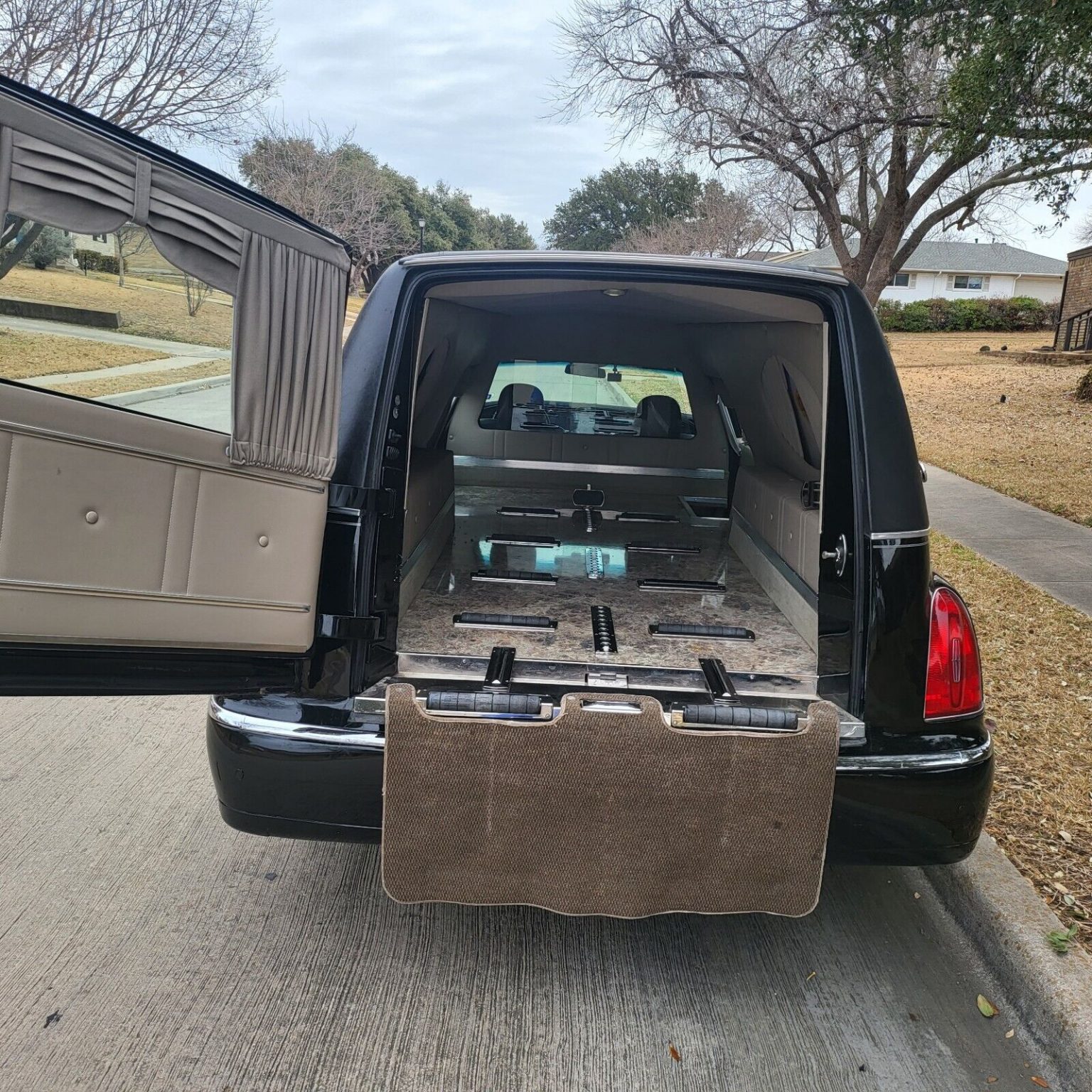 2007 Lincoln Hearse [many custom features] for sale