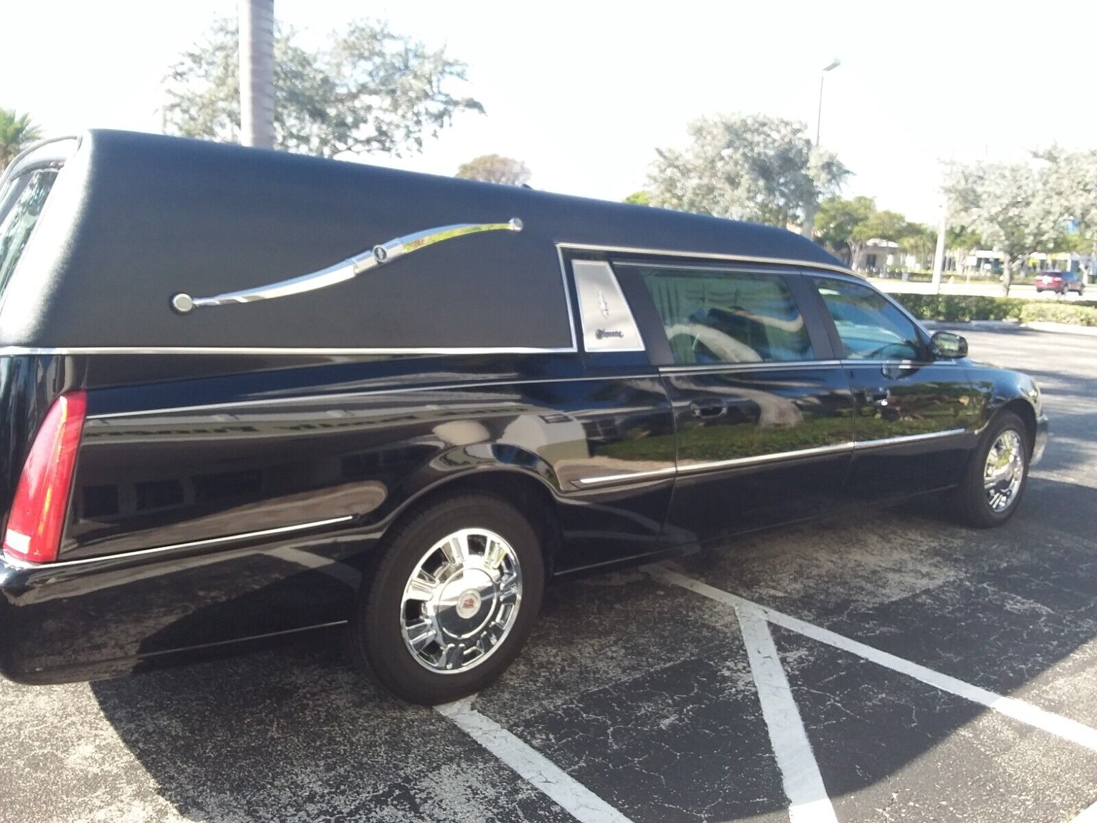 2009 Cadillac Superior Statesman Hearse [excelent shape] for sale